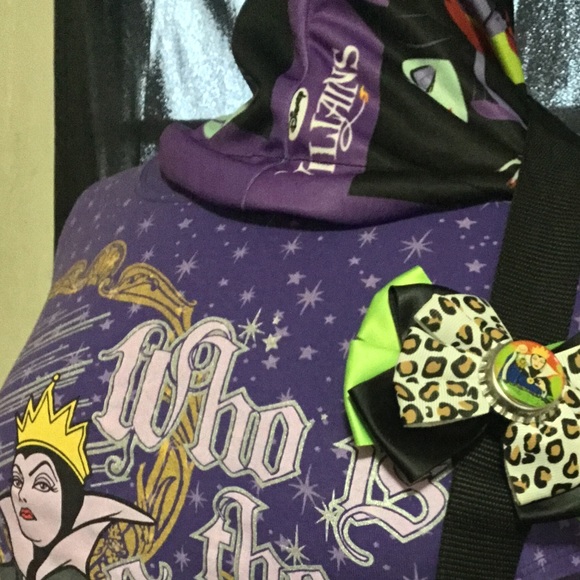 Disney | Tops | Evil Queen Tee Disneyland Evil Queen Tote Hairbow ...